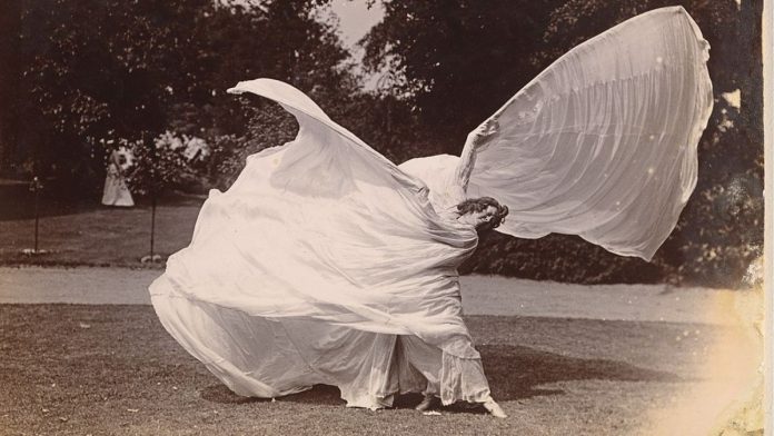 La danse serpentine, une chorégraphie qui a marqué l’histoire de la ...