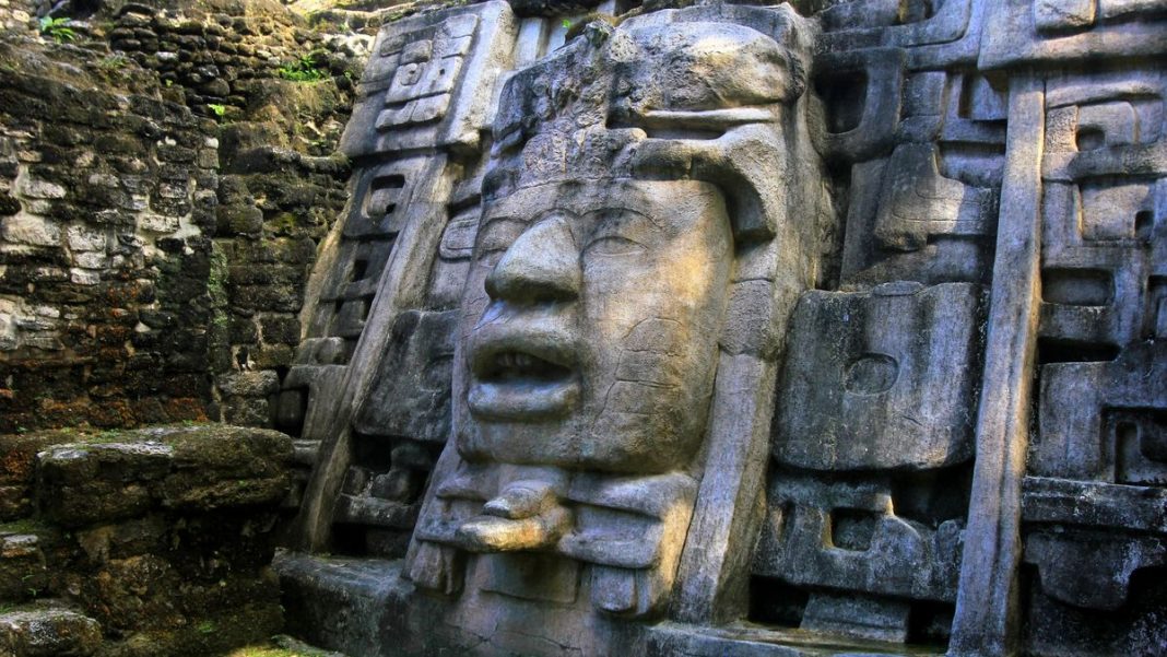 Découverte au Guatemala des vestiges d'une cité maya vieille de 3 000 ans