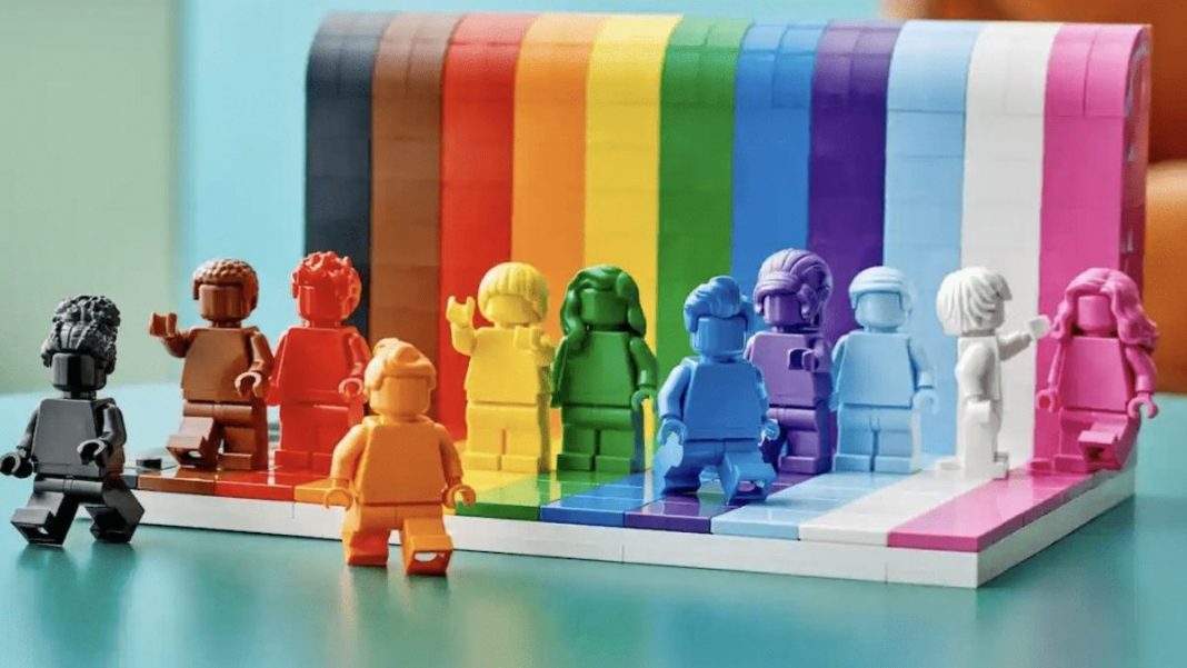 Pour célébrer la diversité, Lego lance un nouveau kit de construction LGBT+