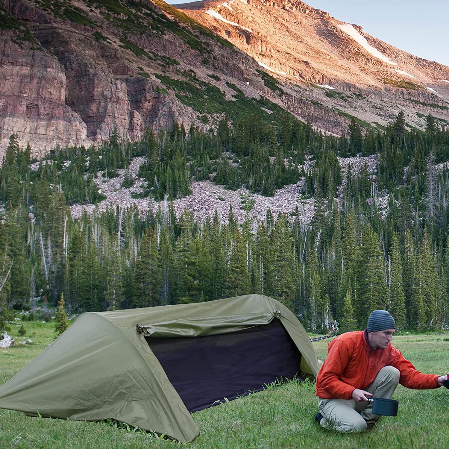 Voyagez léger grâce à cette tente ingénieuse qui se transforme en hamac