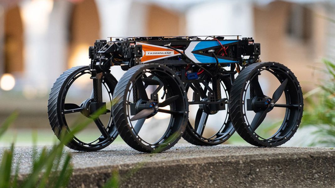 Ce robot « Transformers » roule, vole, rampe et se dresse