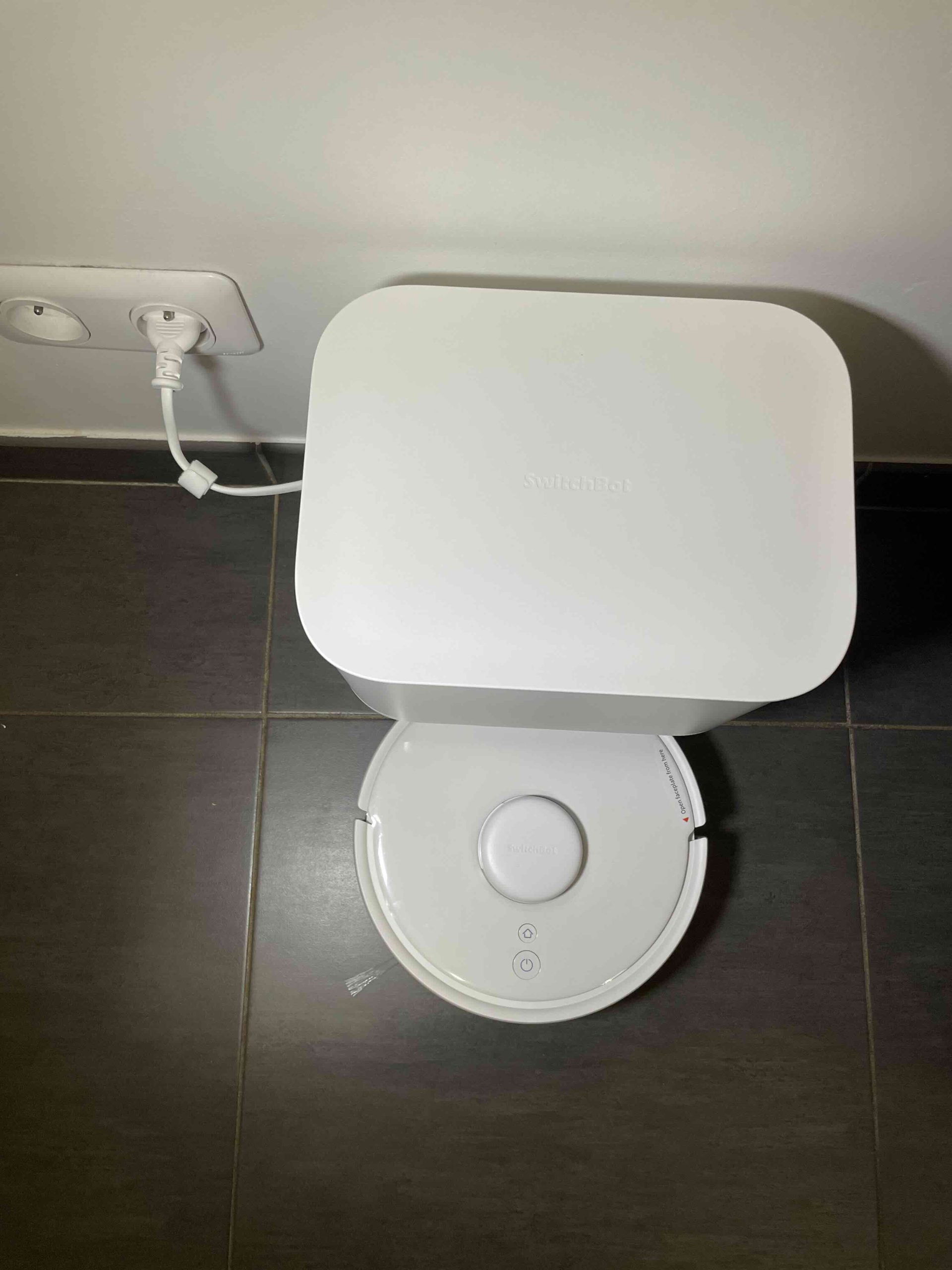 Test et avis sur le SwitchBot K10+ : le mini aspirateur robot compact ...