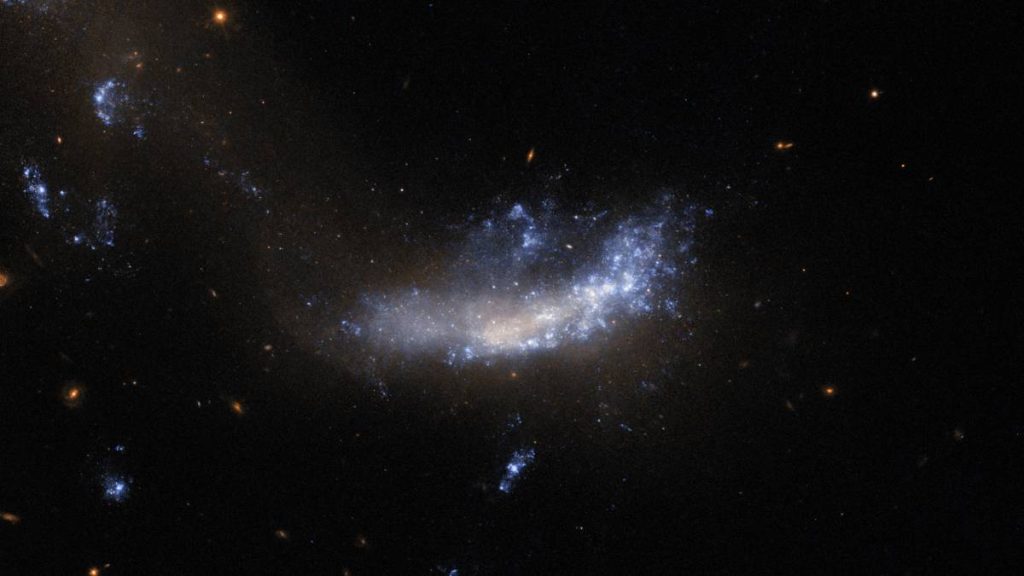 Hubble découvre une supernova spectaculaire dans une galaxie lointaine