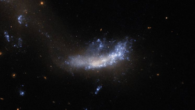 Hubble découvre une supernova spectaculaire dans une galaxie lointaine