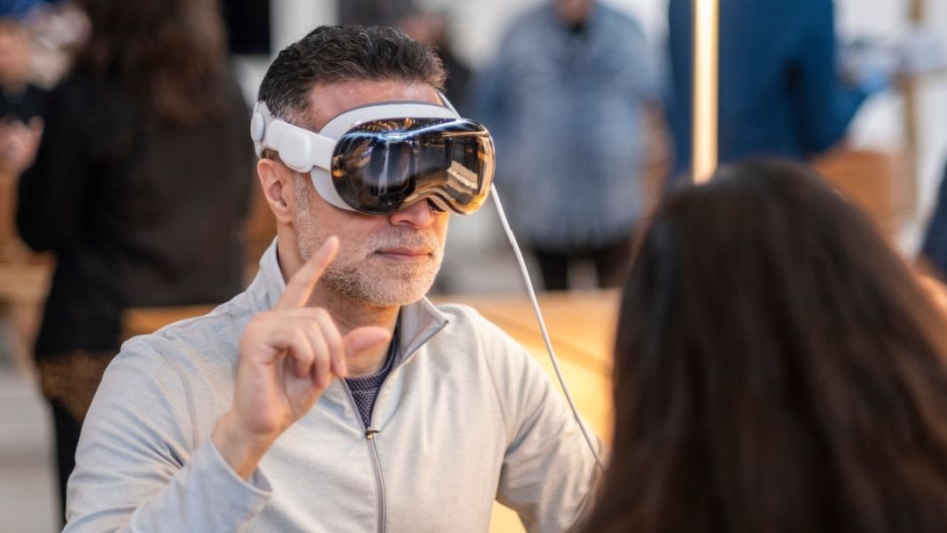 Maux de tête, inconfort… L'Apple Vision Pro fait polémique et est plus ...
