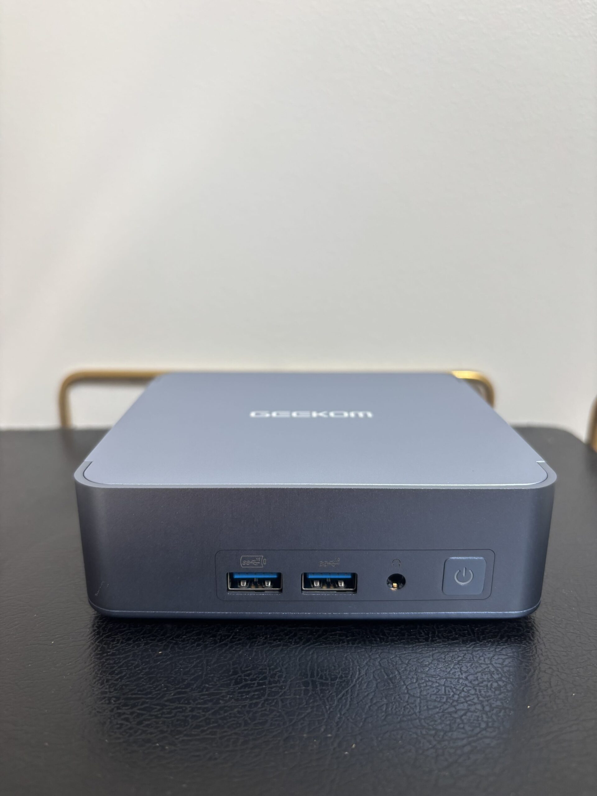 Test du Geekom AX8 Pro AI : Mini PC puissant avec AMD Ryzen 9 8945HS