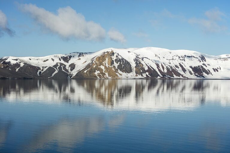 L'île de la Déception capturée depuis l'espace dans une nouvelle image ...