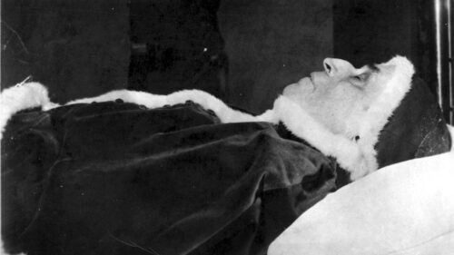 Le pape qui explose : quand l'embaumement de Pie XII virait au désastre ...