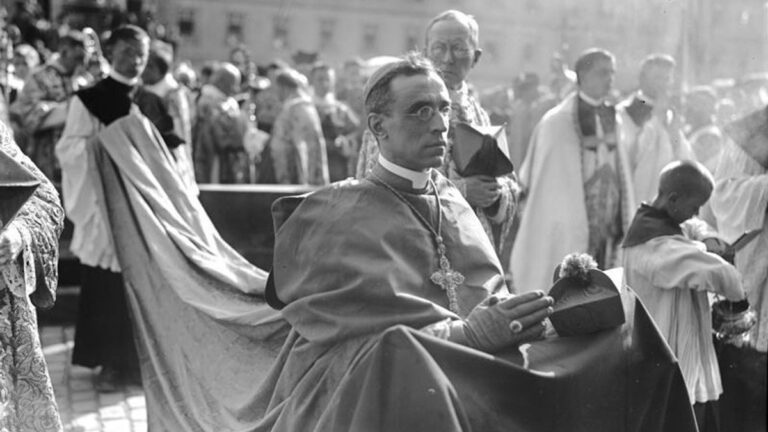 Le pape qui explose : quand l'embaumement de Pie XII virait au désastre ...